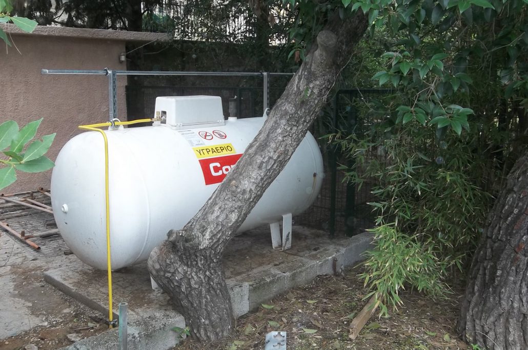 Εγκατάσταση υπέργειας δεξαμενής υγραερίου 1750lt σε κατοικία στην ...
