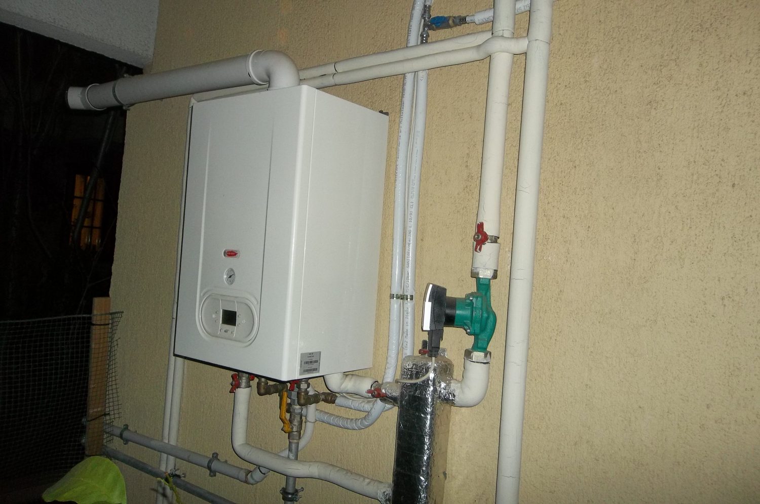 Εγκατάσταση δικτύου φυσικού αερίου σε διαμέρισμα πολυκατοικίας στην Π ...